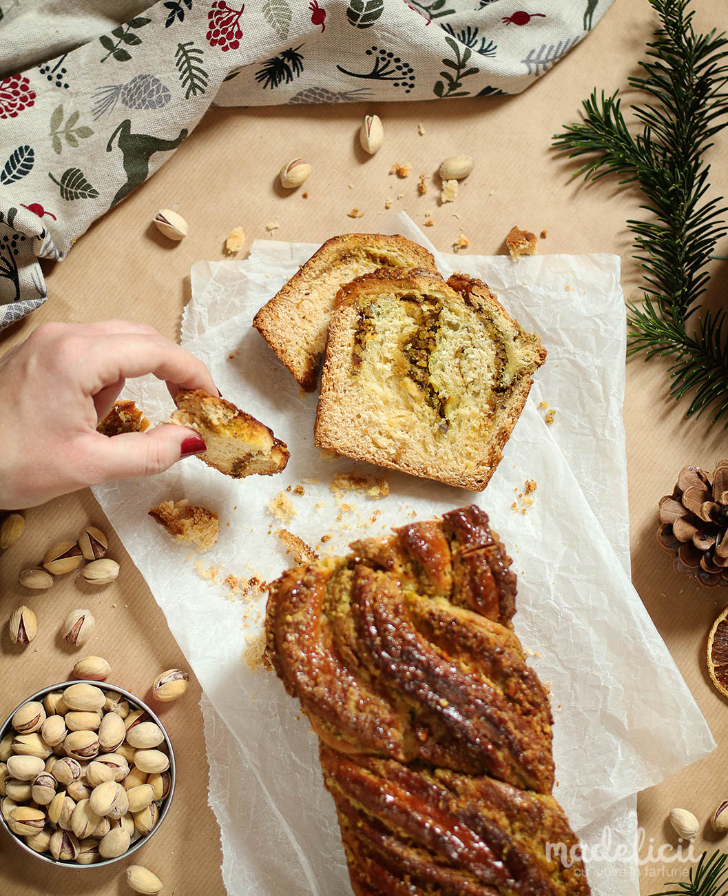 Cozonac (babka) cu fistic - madelicii.ro