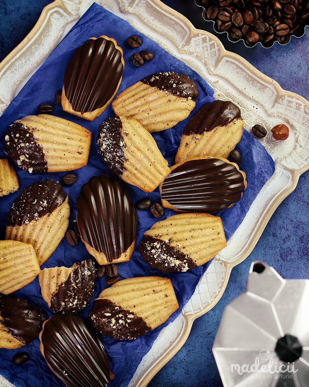 Madlene cu ciocolata, cafea si alune de padure - madelicii.ro