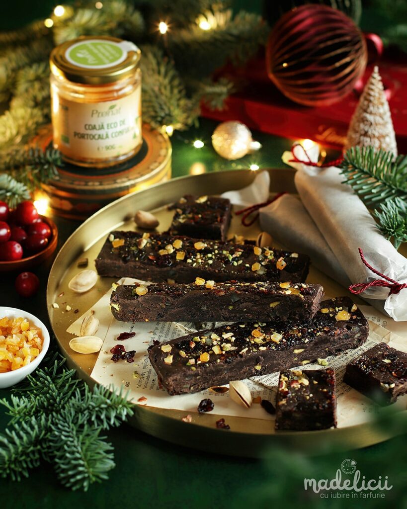 Cozonac (babka) cu fistic - madelicii.ro