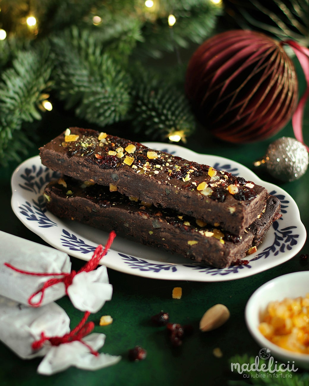 Ciocolata de casa cu merisoare, fistic & portocala confiata - madelicii.ro