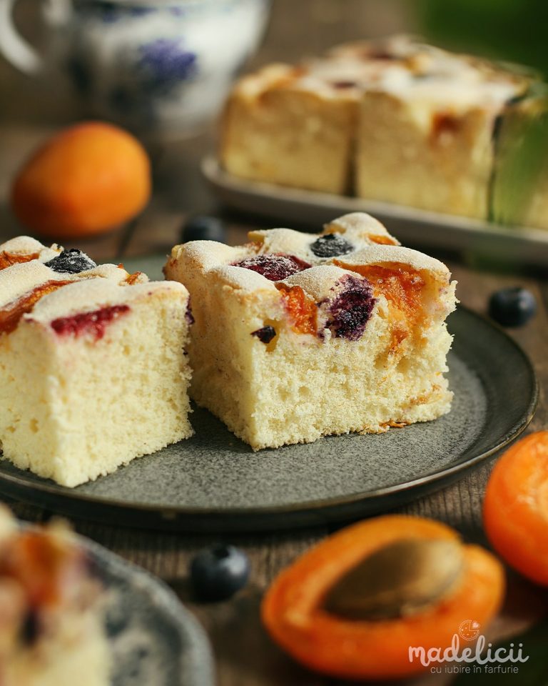 Pandispan cu fructe, pufos si aromat - madelicii.ro