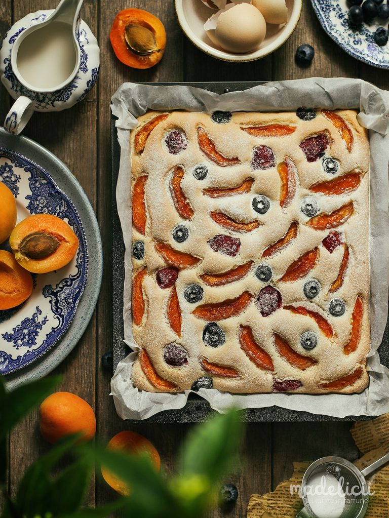 Pandispan cu fructe, pufos si aromat - madelicii.ro